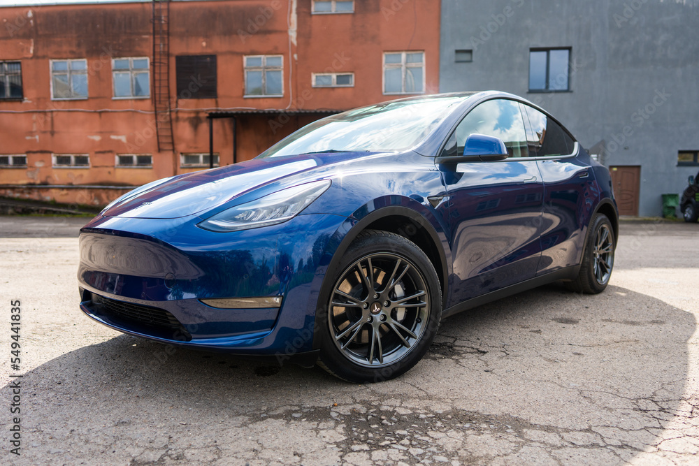 Self driving Tesla Model Y Exterior. Blue metallic, black titanium rims ...