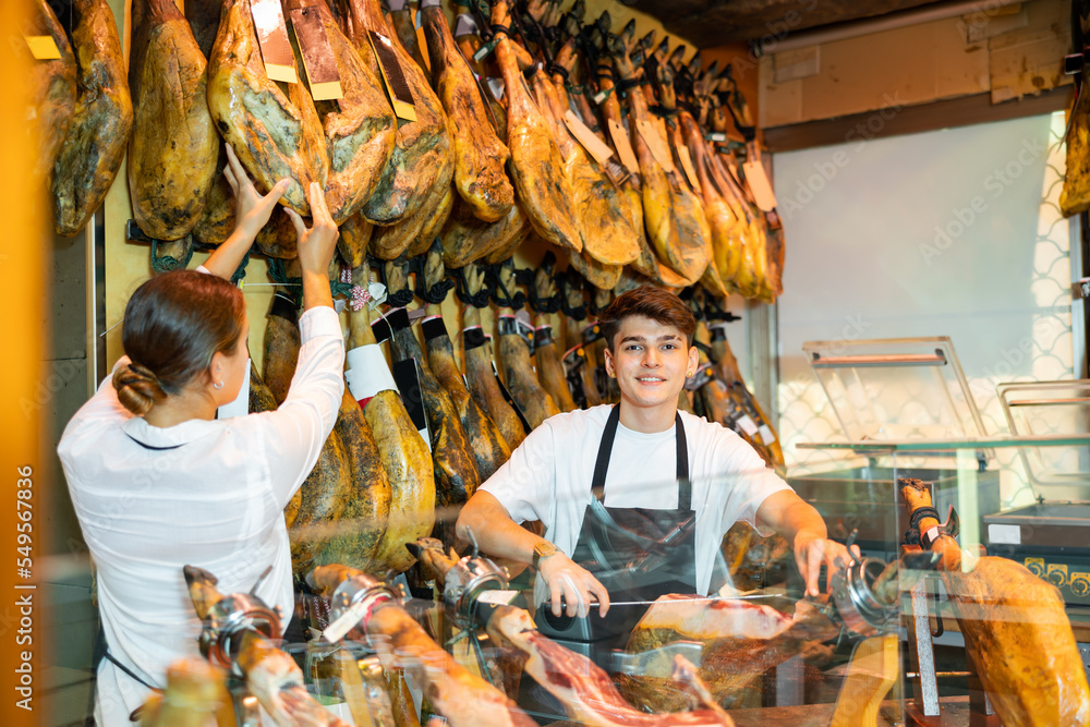 Smiling young salesman dressed in white t-shirt and apron, working at ...