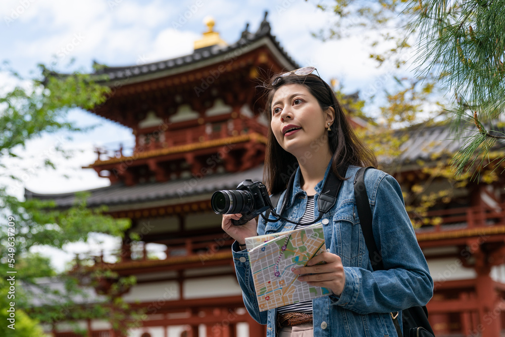amazed asian chinese girl photographer looking around Byodoin Temple ...