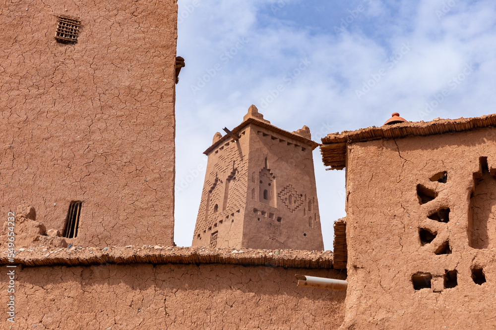 A great example of Moroccan earthen clay architecture of Ait Benhaddou ...