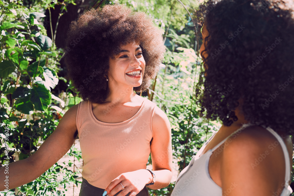 Foto de Park talking, black woman and friends gossip, communication and ...