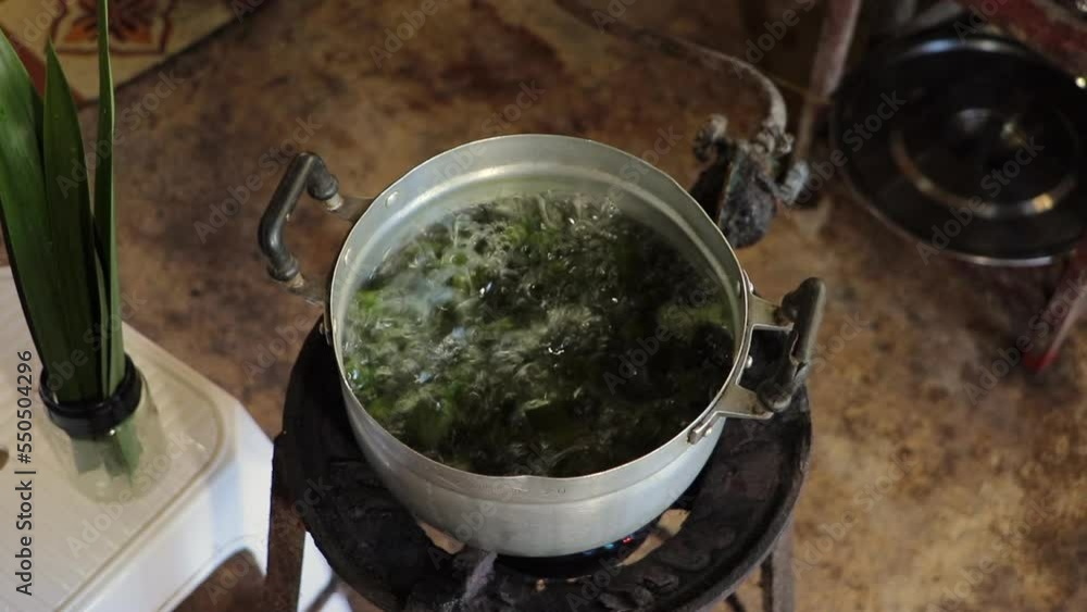 Boiling water, pot to boil water on the stove, fragrant pandan leaves ...