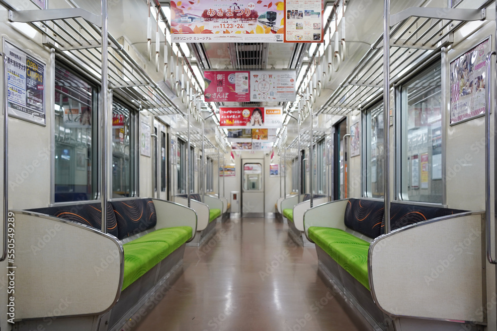 Fotografia do Stock: OSAKA, JAPAN - NOV 15, 2019: Osaka subway train ...