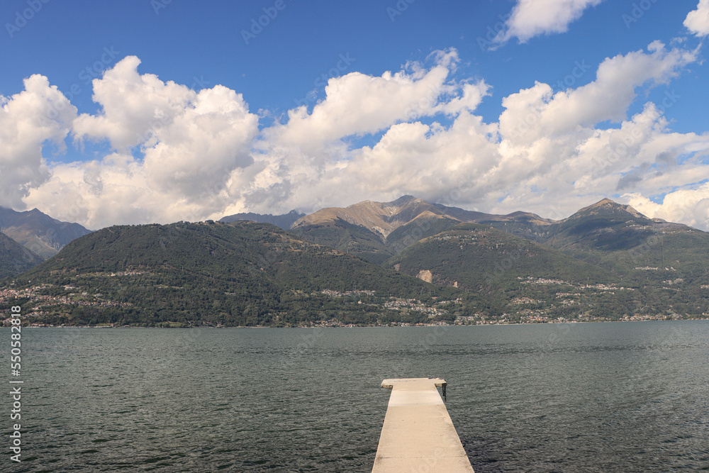 Wunderschöner Comer See; Blick vom Lido in Colico hinüber nach Gera ...