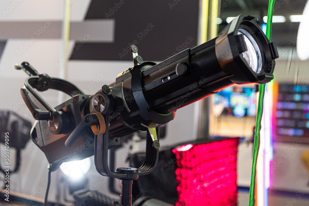 powerful cold light source. constant light spotlight. impulse monoblock ...