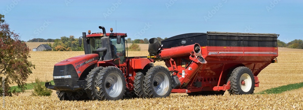 WARREN, ILLINOIS - October 15, 2022: CASE IH 470 Steiger tractor ...