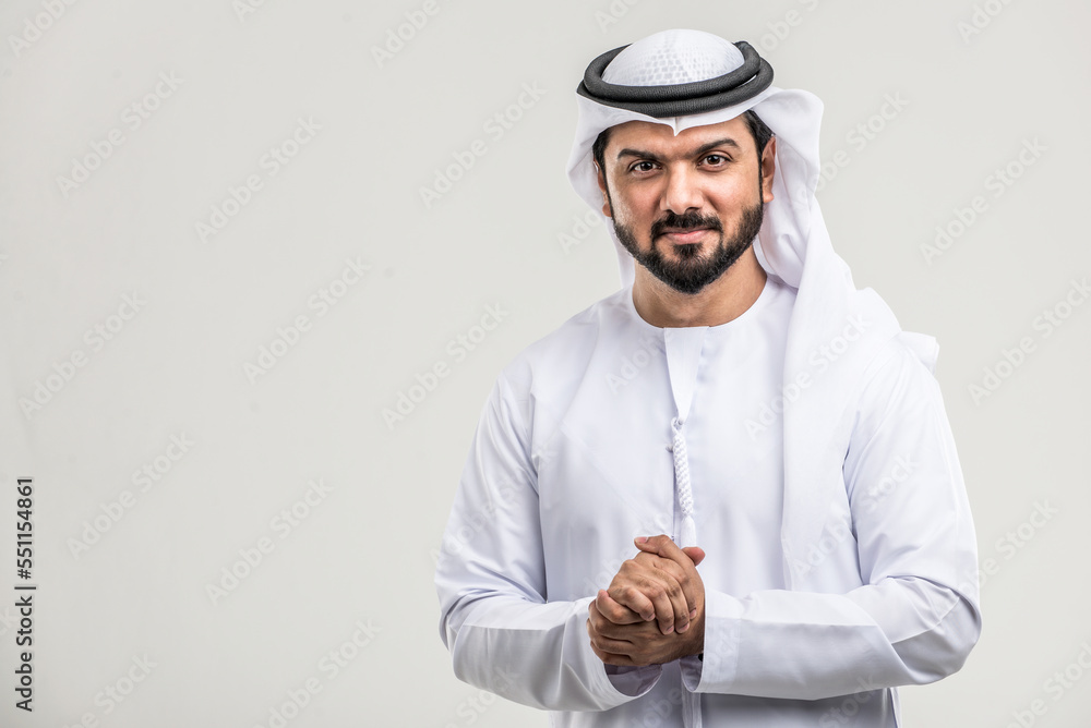 Handsome arab man wearing traditional emirate clothing portrait in ...