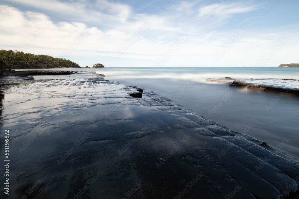 Foto de The Tessellated Pavement, located at Lufra, Eaglehawk Neck in ...
