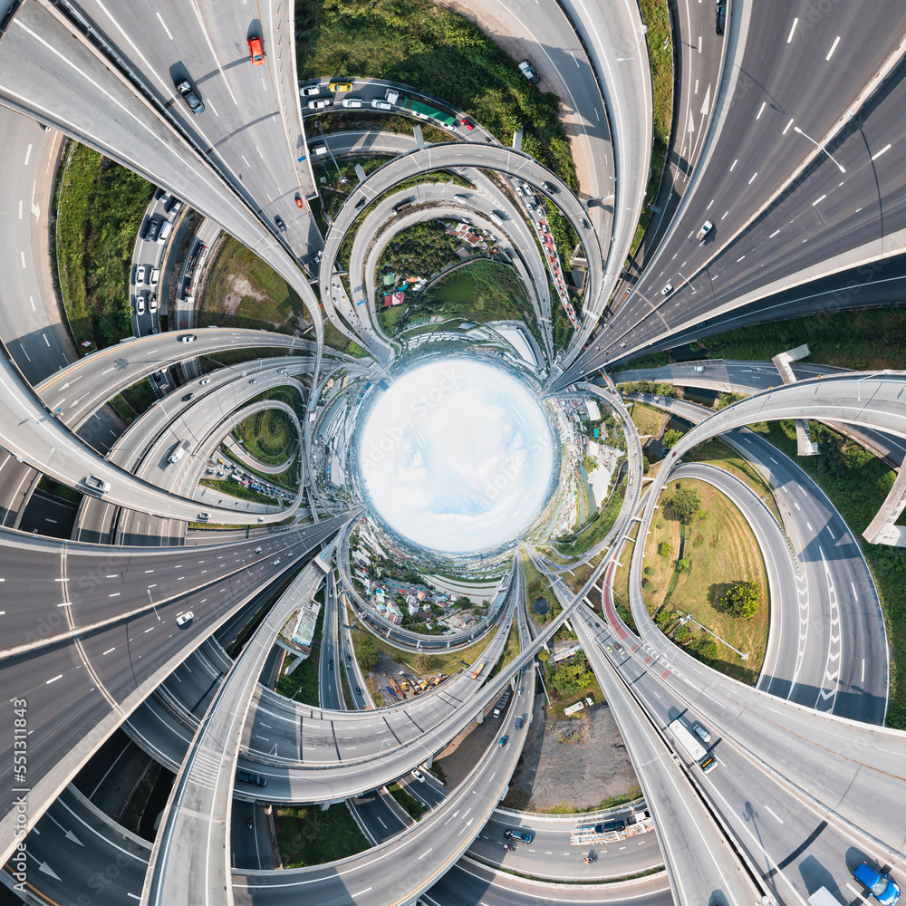 Foto de 360 Wide Panoramic image of Multilevel junction motorway top ...