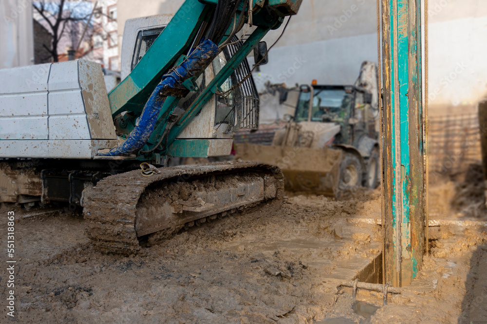 Underground diaphragm wall hydraulic grab. Duty cycle crawler crane ...