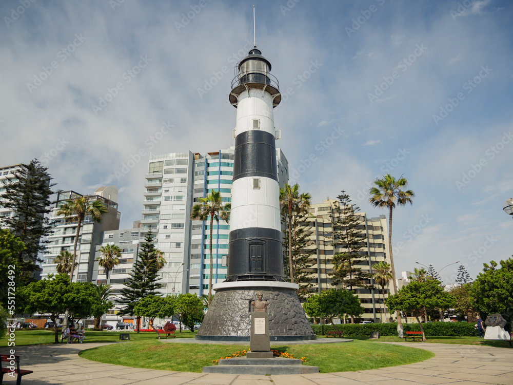 Faro de la Marina, malecón Cisneros, Miraflores, en Lima Peru ...