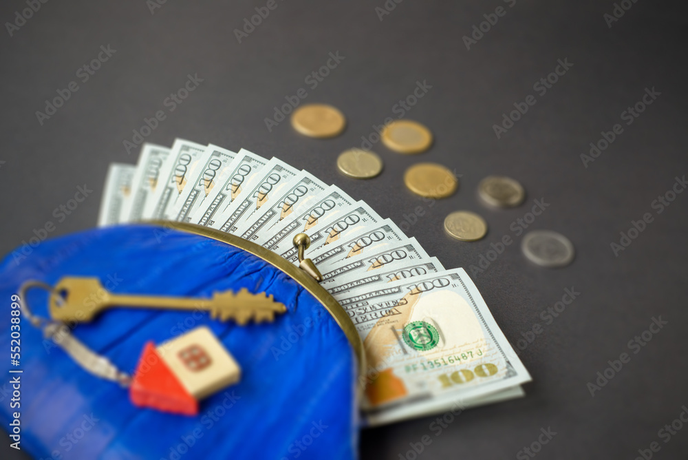 Foto de Real estate concept. wallet with paper money and a house keys ...
