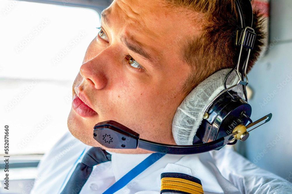 Foto de Pilot with a serious and intense look getting ready for flying ...