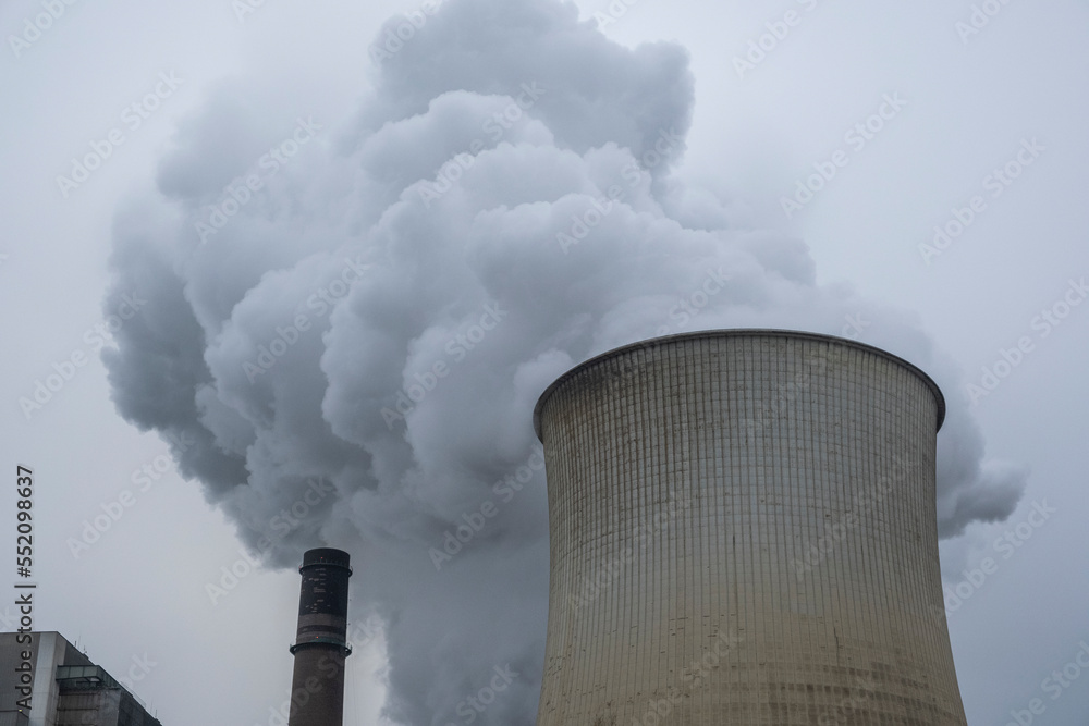 Eschweiler, Germany. 4th December 2022. The RWE Power Plant at ...