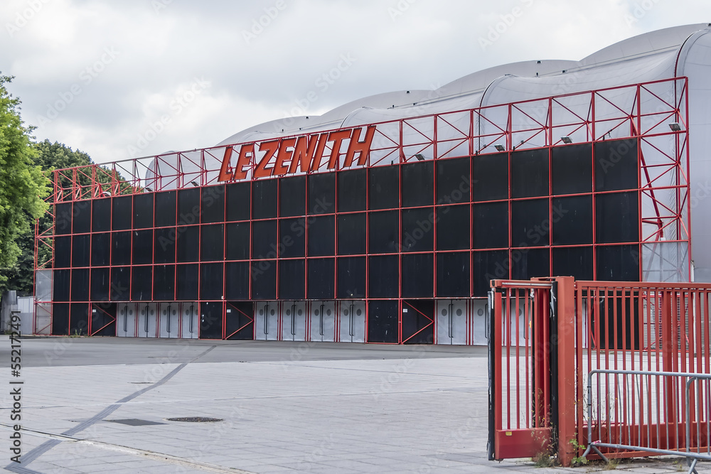 Exceptional architectural design of Le Zenith Paris (1984) - a ...