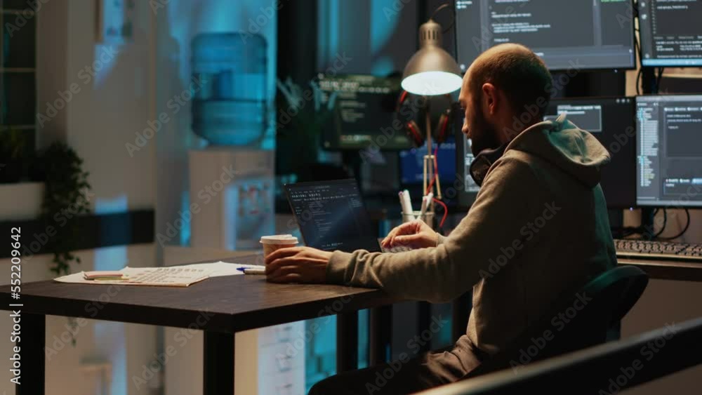 Vidéo Stock Database Programmer Typing Server Code On Multiple Screens Using Coding Language On
