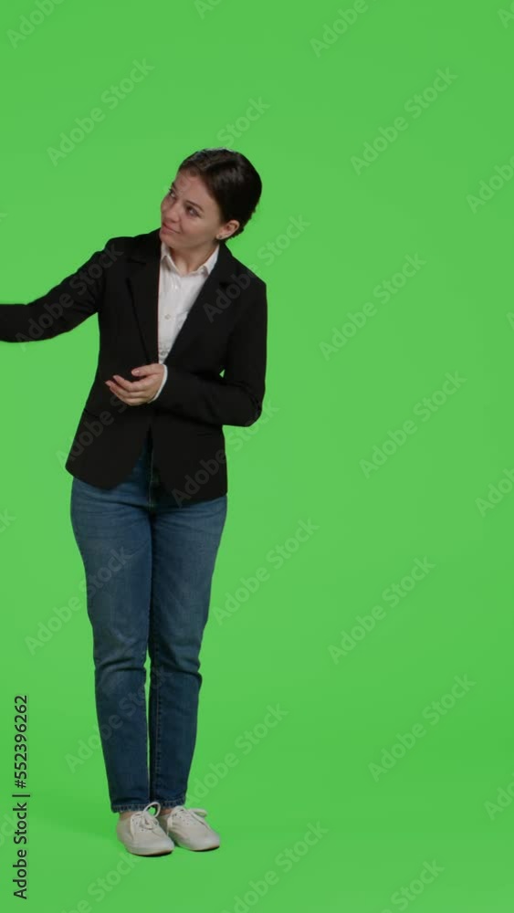 Vertical video: Side view of corporate employee in suit doing ...