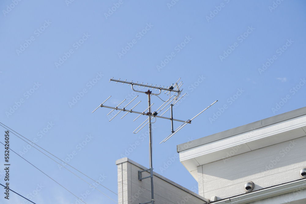 針状テレビアンテナ 屋上 Stock Photo | Adobe Stock