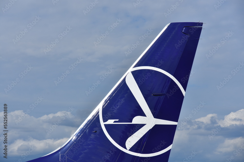 Samolot LOT Boeing 737 Max 8 Proud Independence na lotnisku w Chorwacji ...