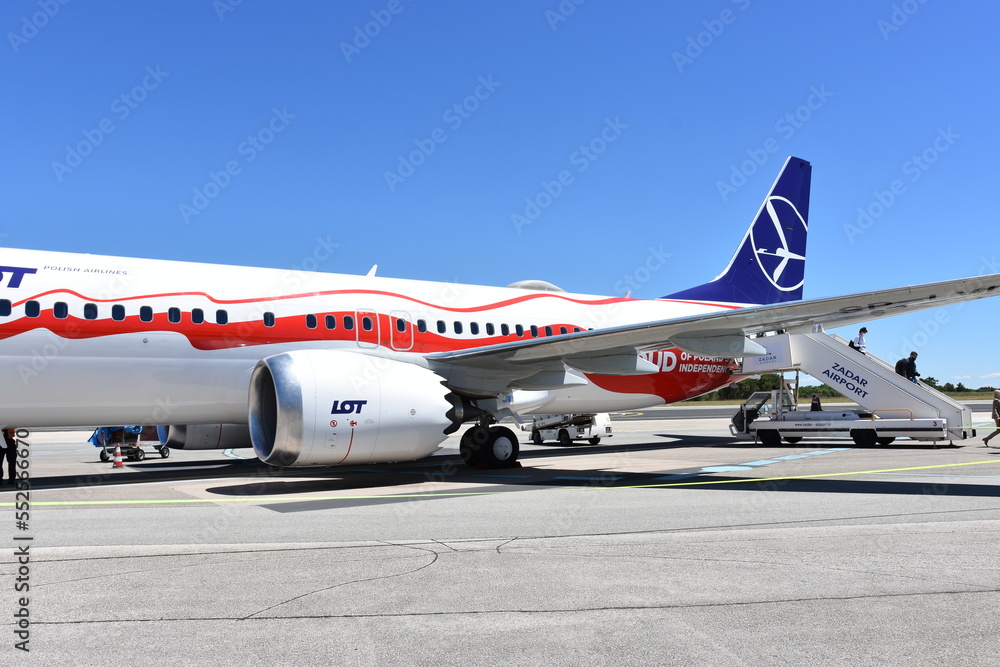 Samolot LOT Boeing 737 Max 8 Proud Independence na lotnisku w Chorwacji ...