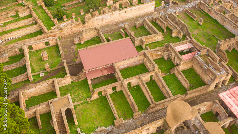 Foto de Aerial view of Mithraeum of Snakes of Ostia Antica. It is so ...