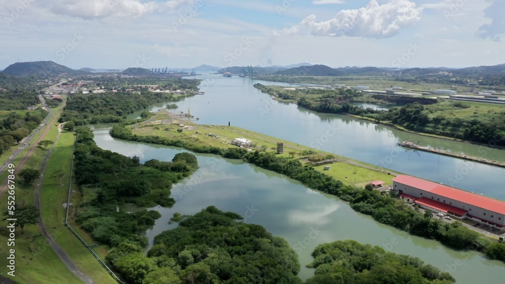 Vista Aerea del Acceso Pacifico por las esclusas de Miraflores en el ...
