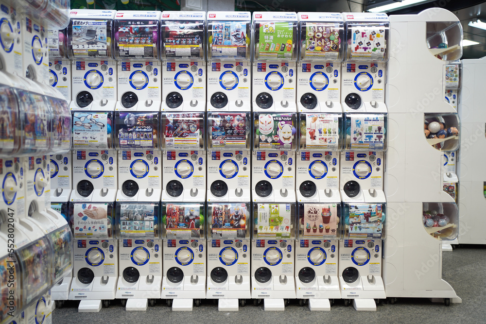OSAKA, JAPAN - NOV 14, 2019: Japan Gochapon capsules egg machine. 素材庫相片 ...