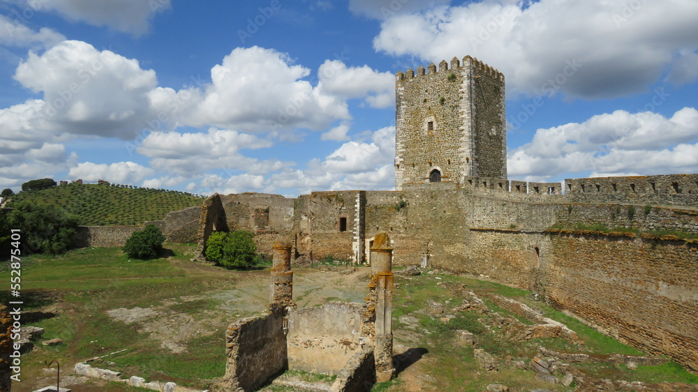 Ruinas do Castelo medieval fortificado de Portel em Portugal, muralhas ...