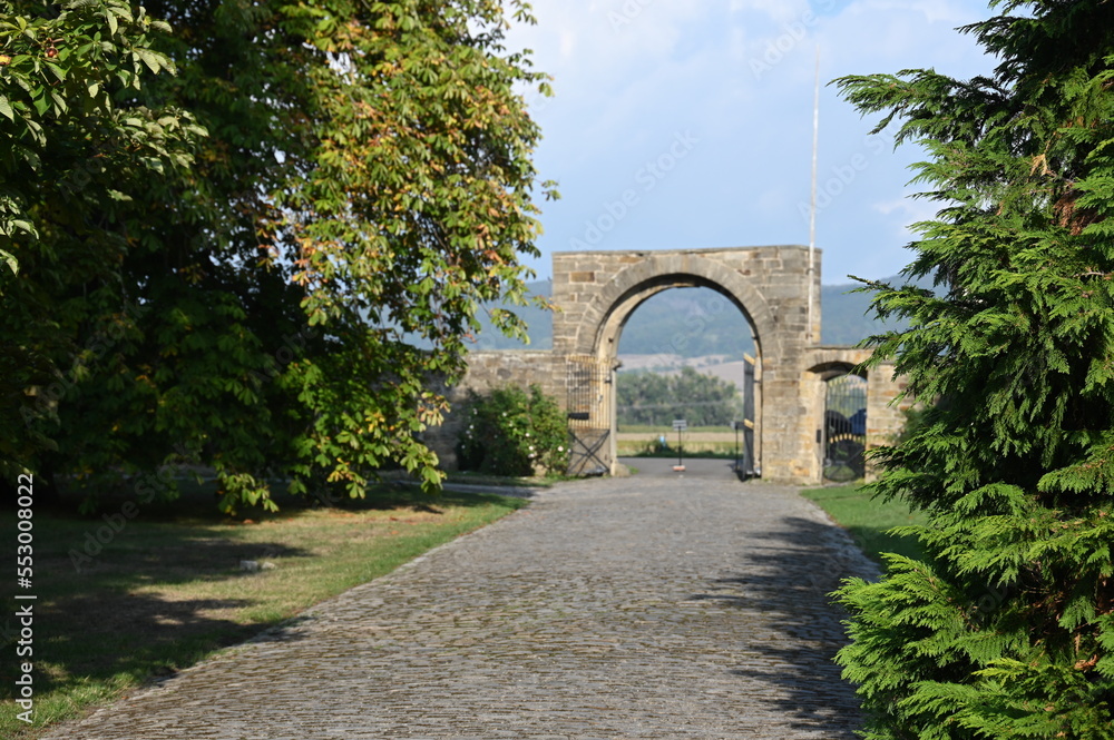 Rundbogen aus Sandstein am Ende eines parkweges Stock Photo | Adobe Stock