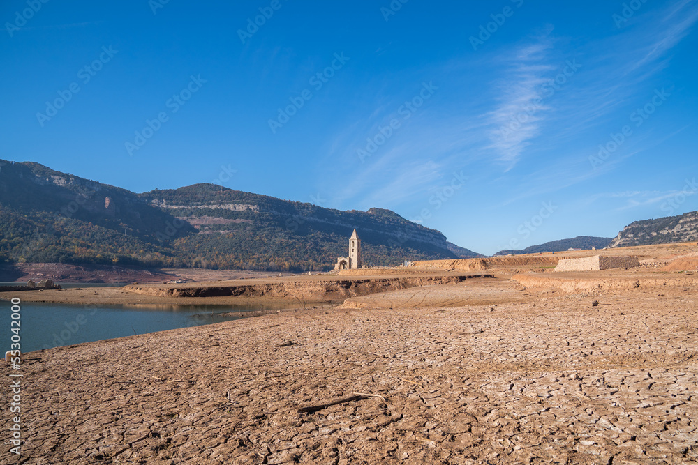 Lack of water in the Sau reservoir. The swamp is at very low water ...
