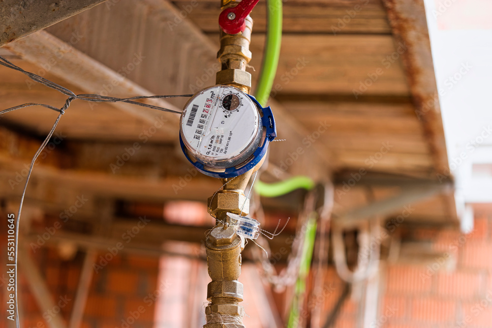 Foto de Water meter at a construction site. Provision and accounting of ...