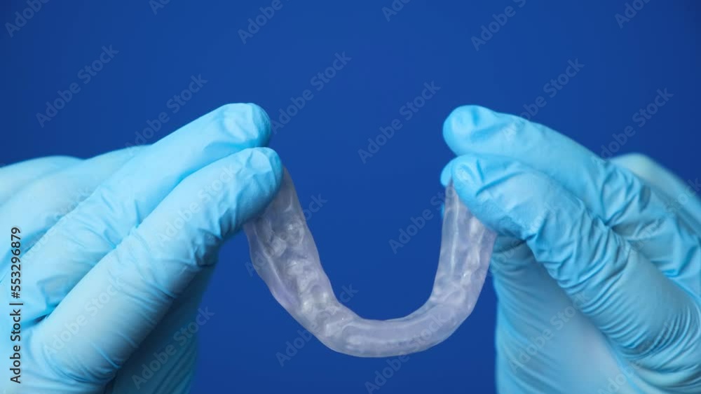 Video „Dental transparent plastic mouthguard, splint for the treatment ...