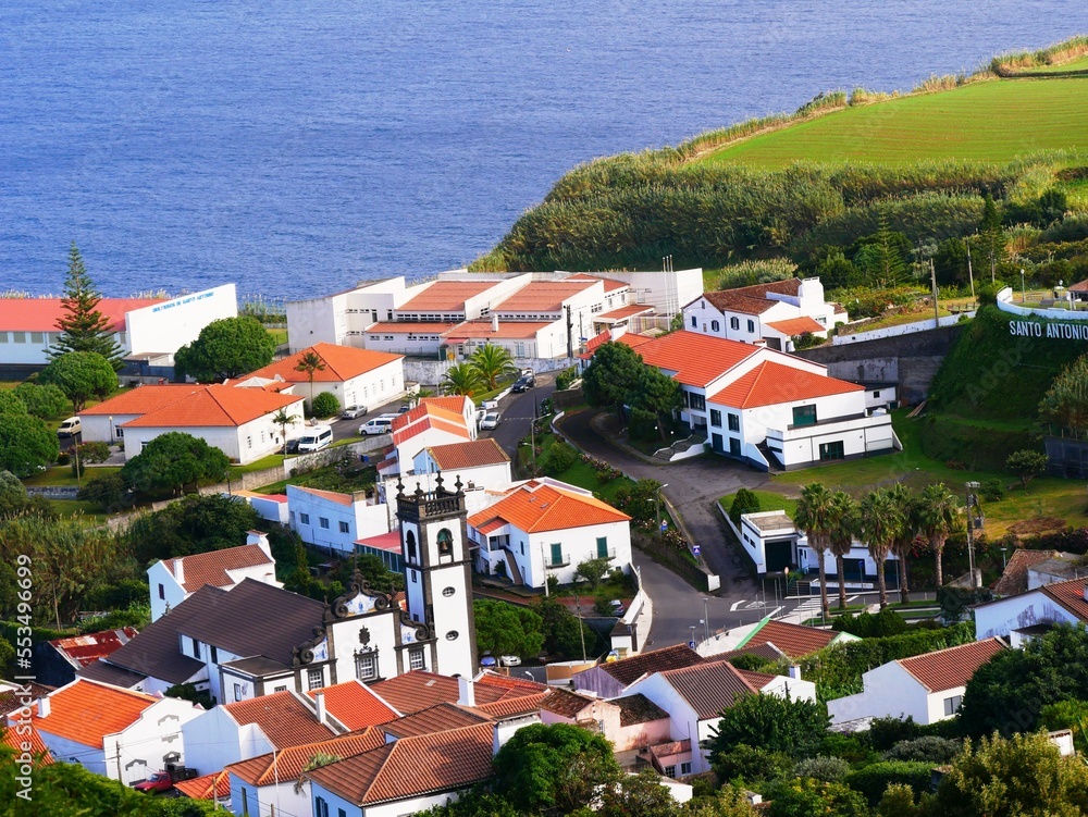 Village de Santo Antonio sur l'océan atlantique au nord de l'île de Sao ...