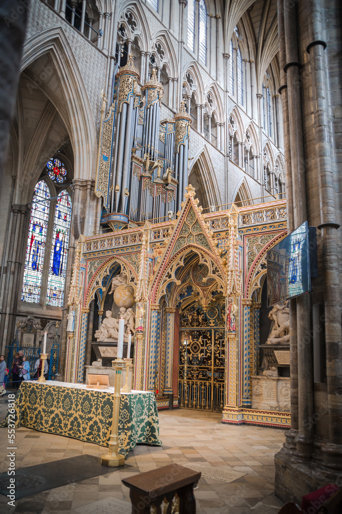 Sir Isaac Newton tomb in Altar of Westminster Abbey. London Stock Photo ...