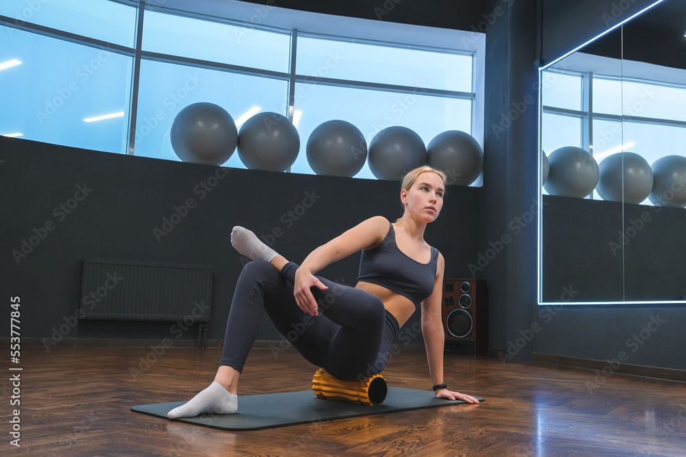 Myofascial release,Massaging fascia calf muscles with myofascial roll ...
