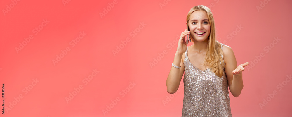Joyful talkative outgoing attractive blond woman talking friend ...
