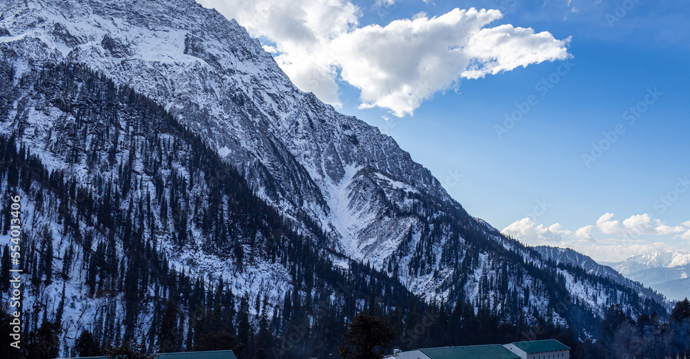 Manali, Himachal Pradesh. Panoramic views of Himalayas. Natural beauty ...