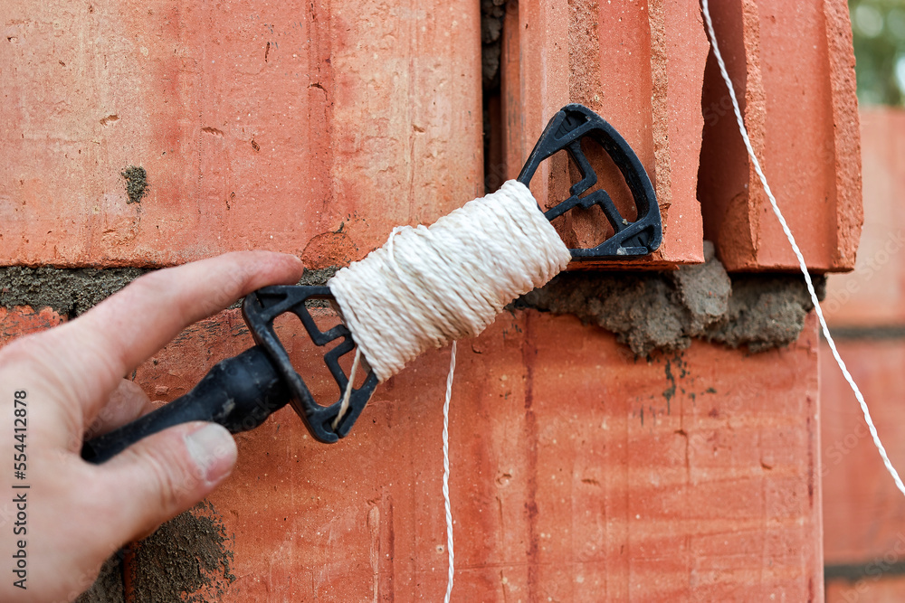 Rope plumb for even brickwork. Compliance with the correct laying of ...