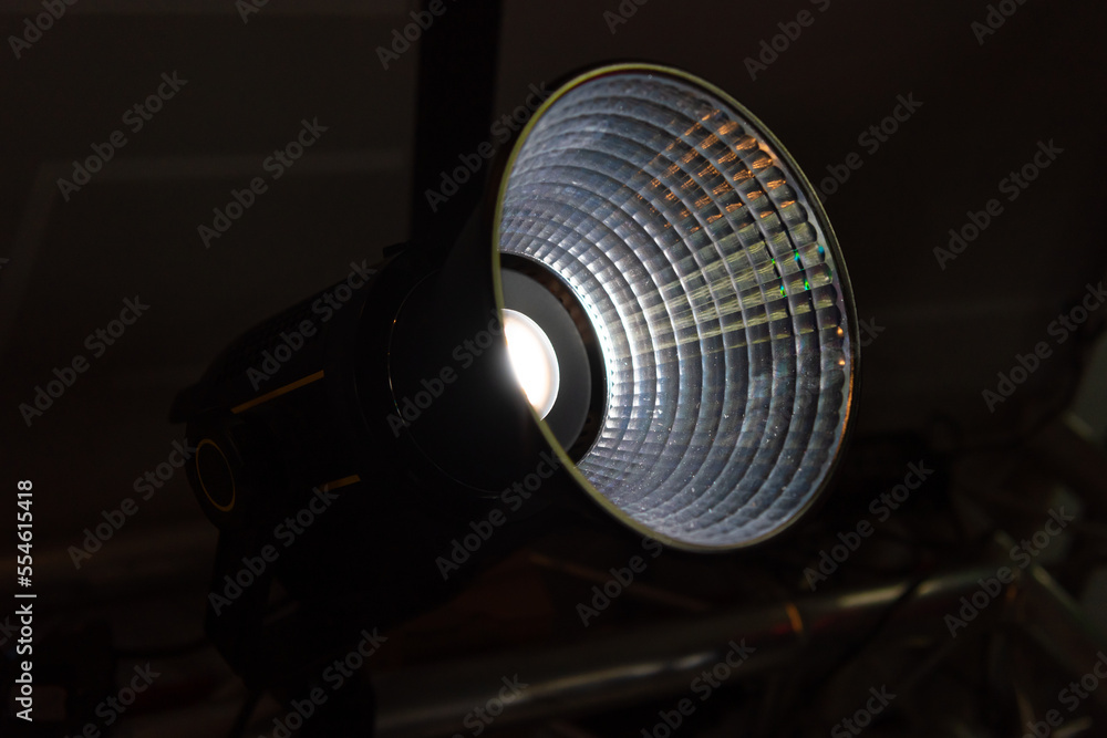 powerful cold light source. constant light spotlight. impulse monoblock ...