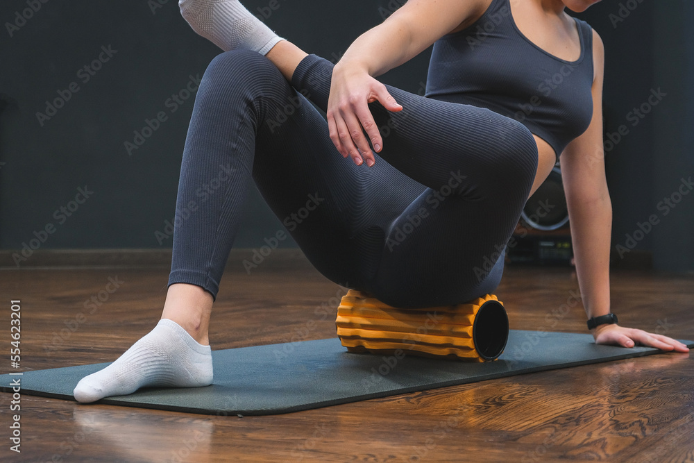 Myofascial release,Massaging fascia calf muscles with myofascial roll ...