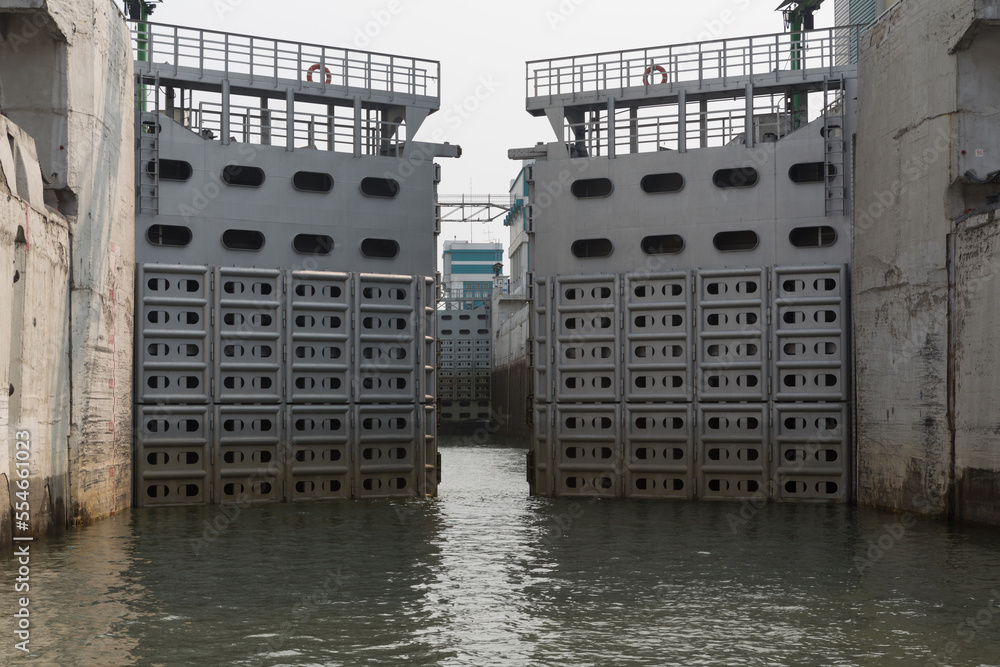 Passage of the sluice chamber of the Ob River canal when the gateway ...