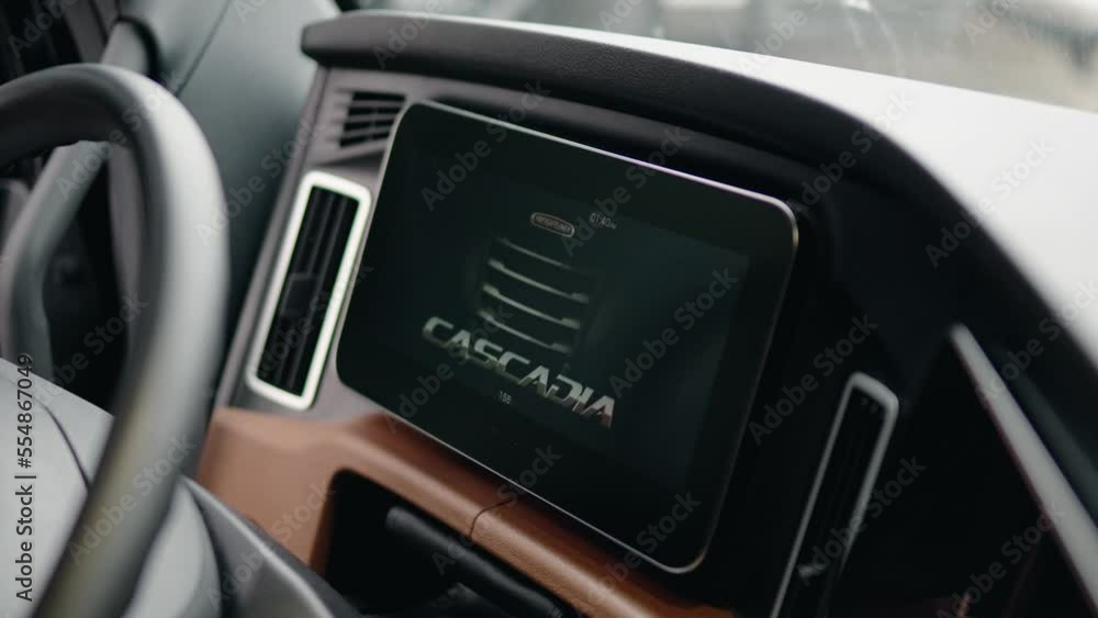 new freightliner cascadia Volvo 2023 starting engine and screen turning ...