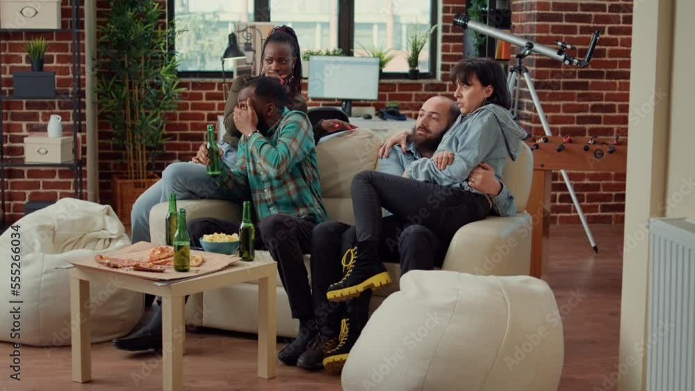 Vidéo Stock Multiethnic group of friends having terrified reaction ...