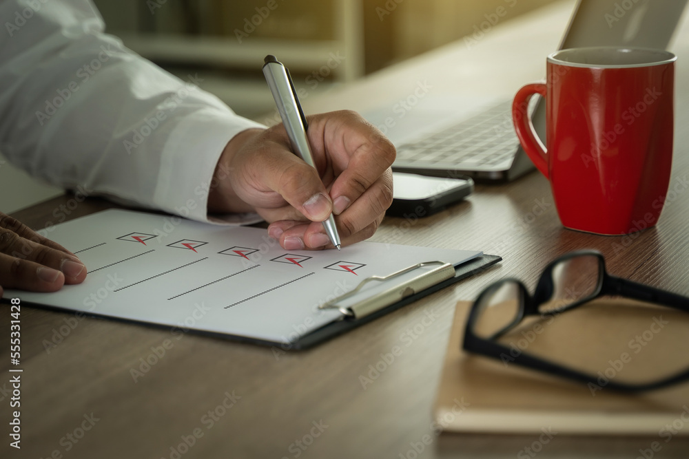 Checklist Notice Remember Planning Concept businessman writer checklist ...