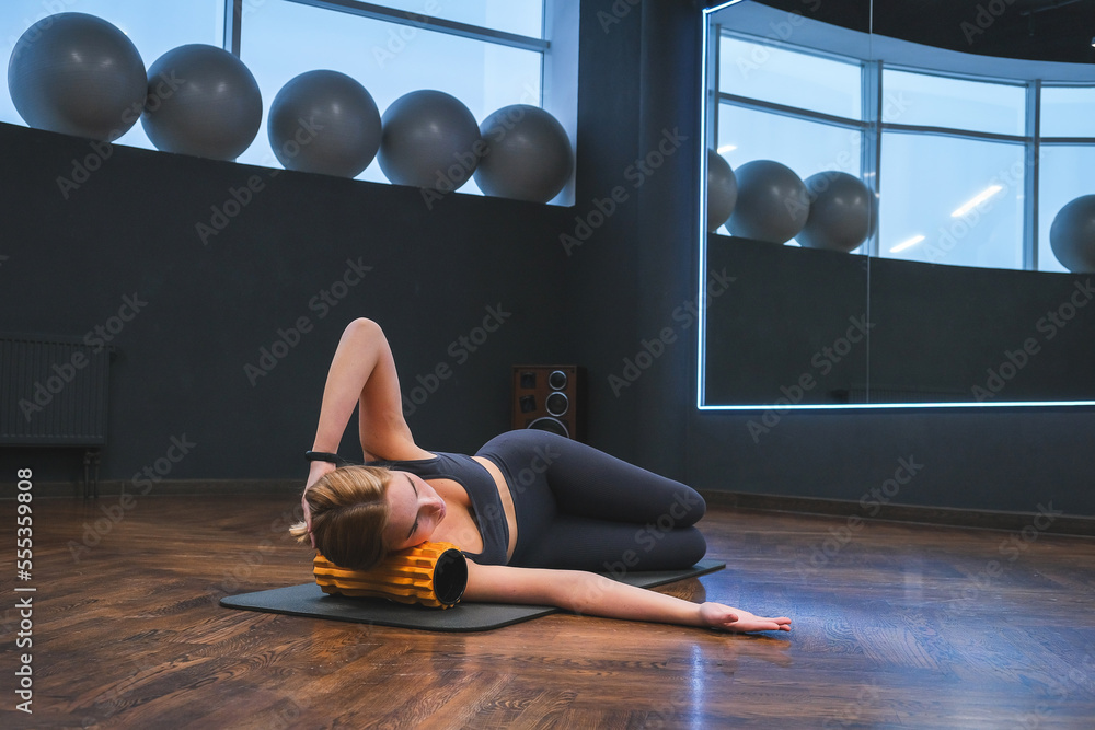 Myofascial release,Massaging fascia calf muscles with myofascial roll ...