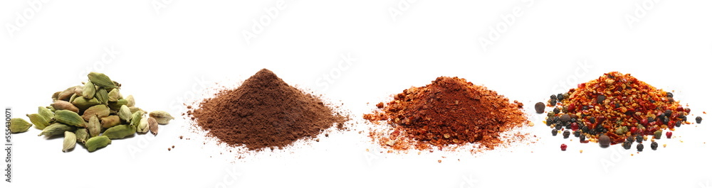 Foto de Set spice pile, pods of green cardamom, powder cocoa, red spicy ...