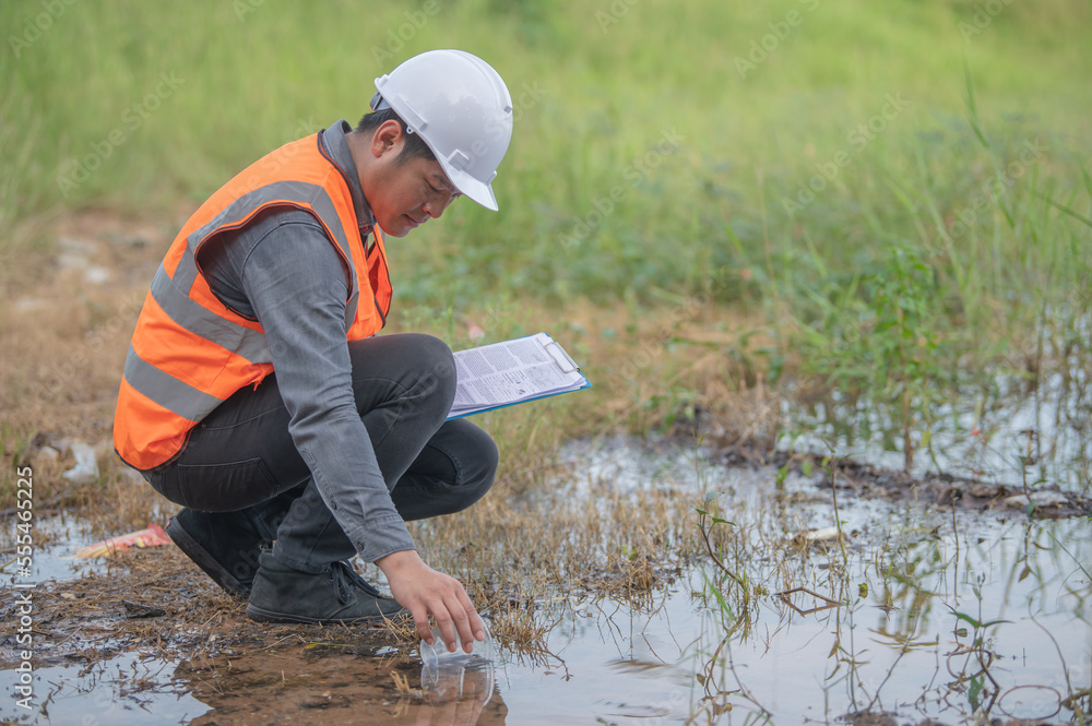 Environmental engineers inspect water quality,Bring water to the lab ...