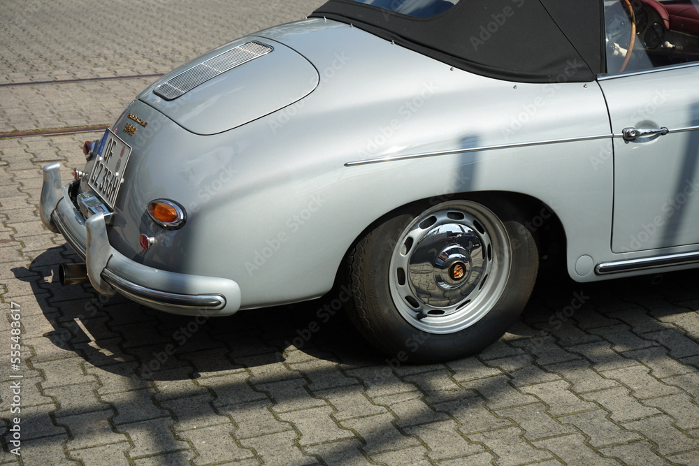 Foto de Porsche 356 Speedster in Silber Metallic mit schwarzem ...