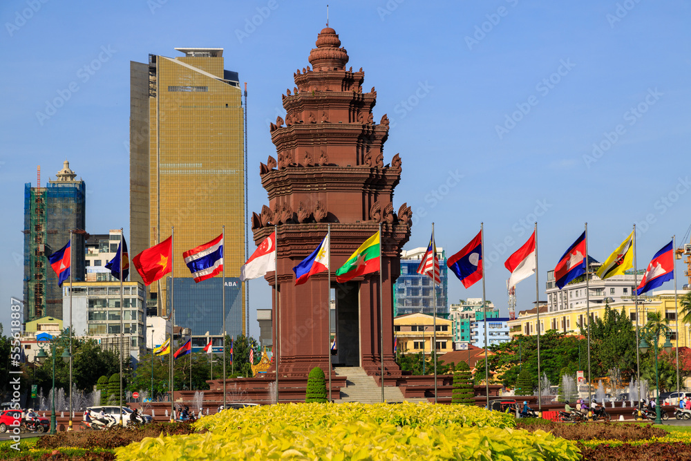 Phnom Penh, Cambodia - November 29, 2022: Independence Monument in ...