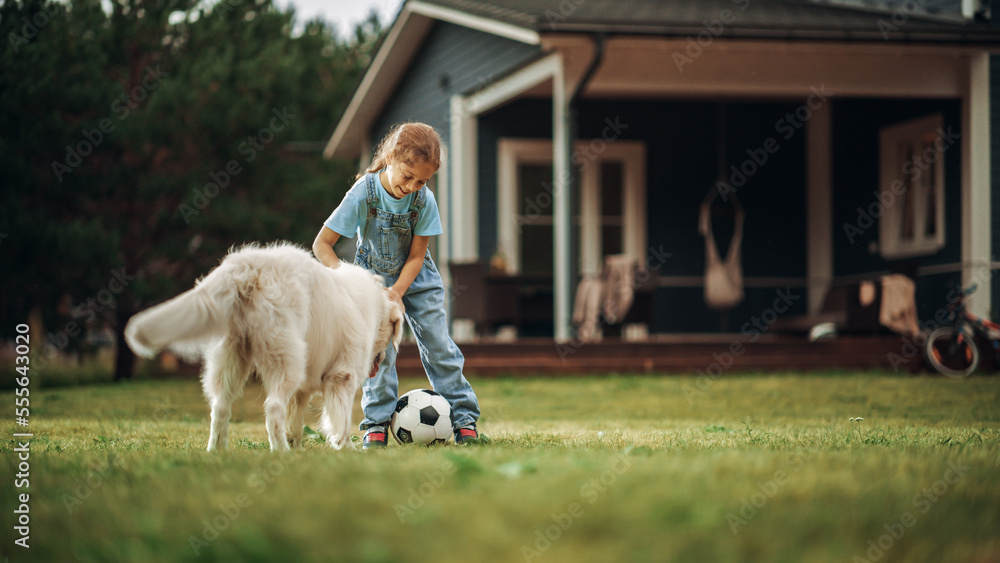 Fotografia do Stock: Young Girl Enjoying Time Outside with a Pet Dog ...